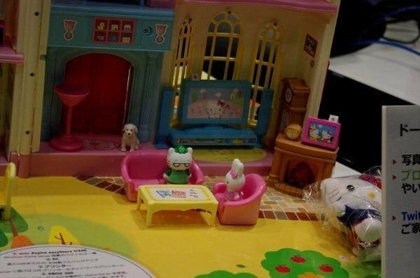 Hello Kitty and Her Connected Home - Movies Games and Tech