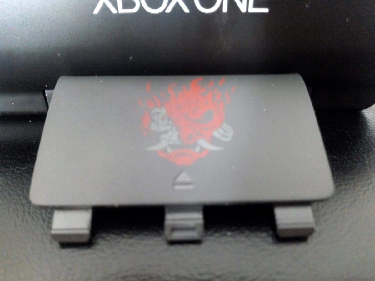 Review: Cyberpunk 2077 Limited Edition Xbox One Wireless Controller ...