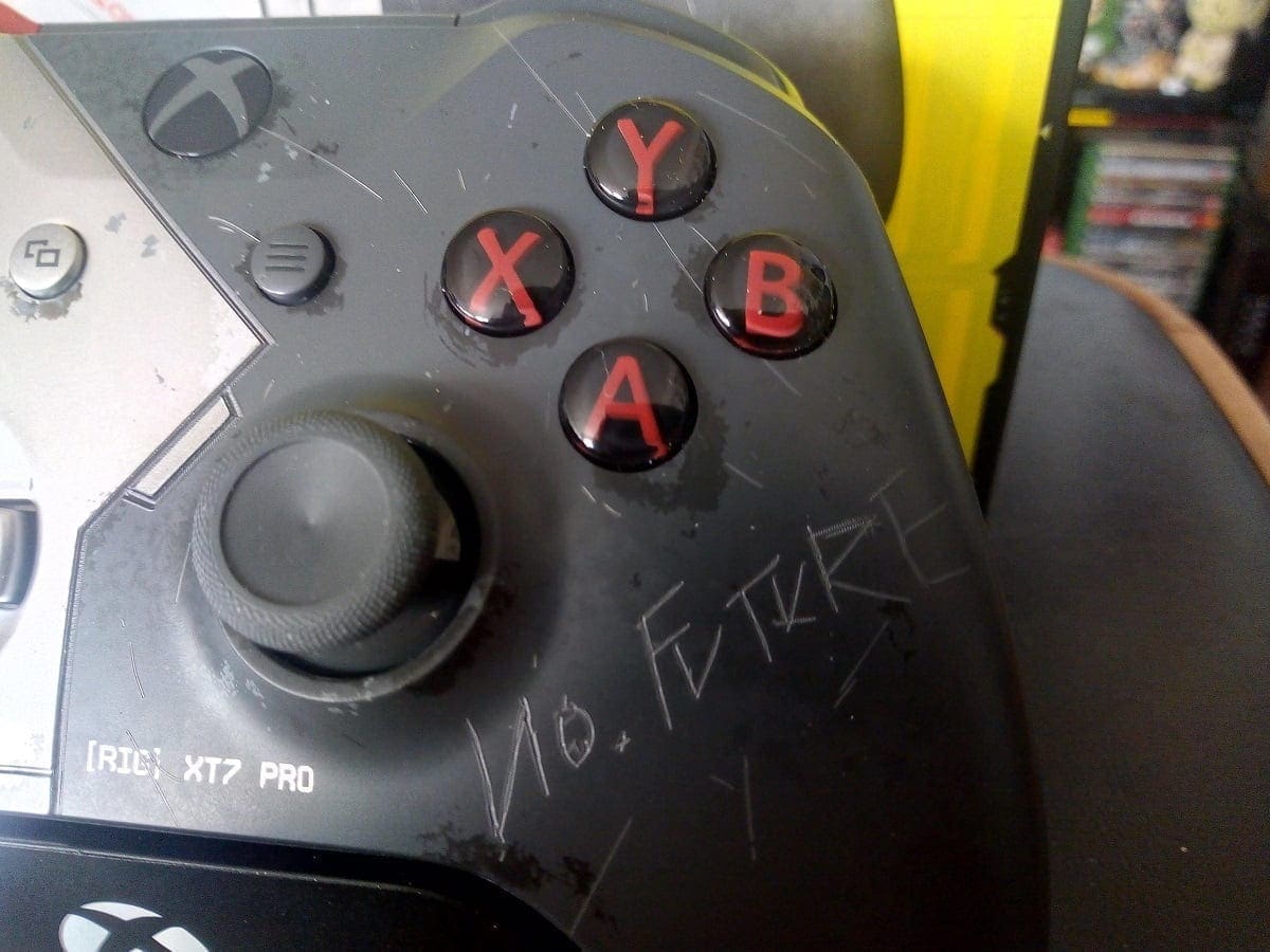 Review: Cyberpunk 2077 Limited Edition Xbox One Wireless Controller ...